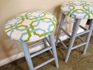 Super Easy Upcycled Stool DIY Tutorials - DIY Inspired
