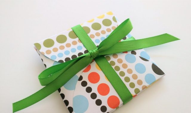 How to Make an Envelope Out of Circles - DIY Inspired